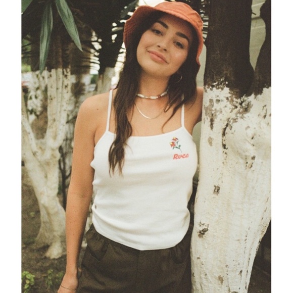 RVCA | Tops | Rvca Daisy Script Tank | Poshmark